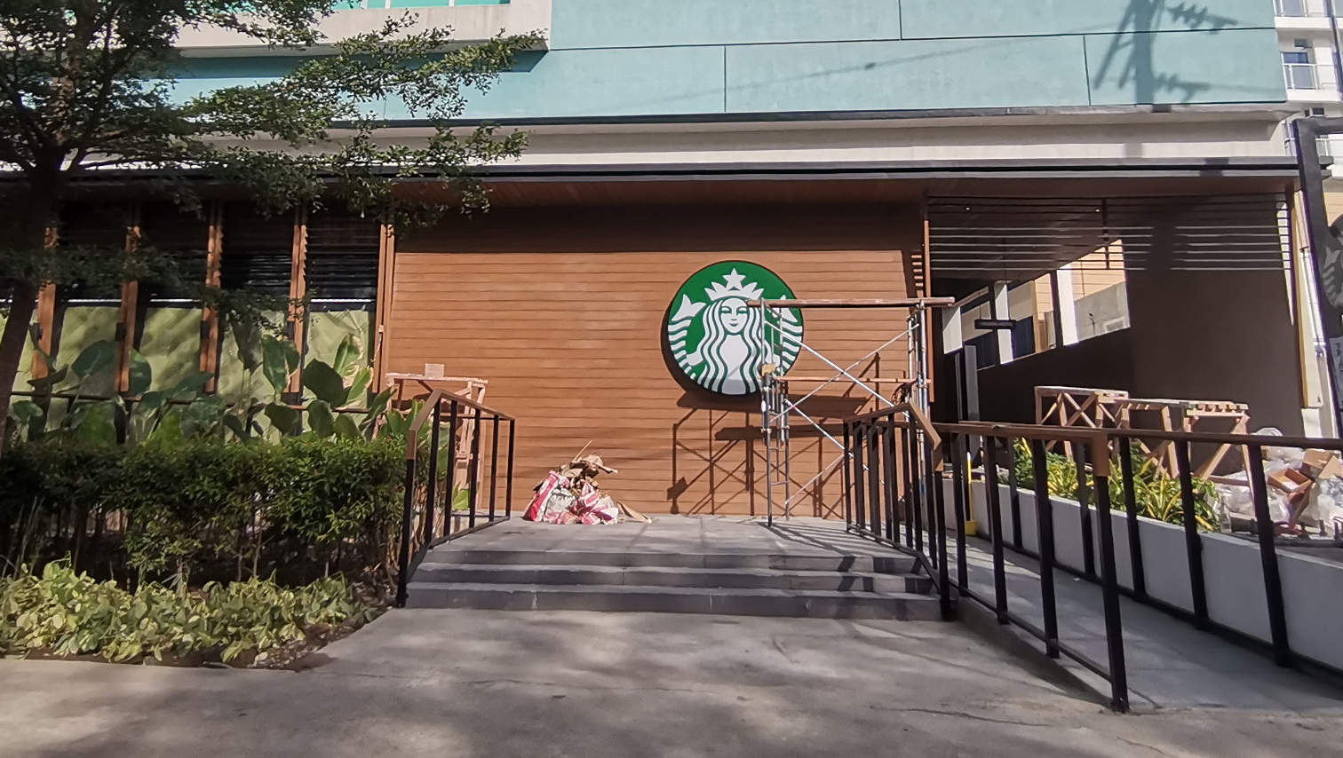 Starbucks logo installed at upcoming SM City CDO Uptown North Wing ...